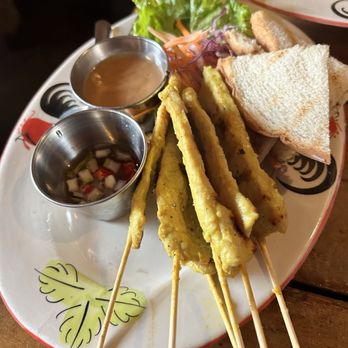 MEE SEN THAI EATERY - Updated May 2024 - 589 Photos & 543 Reviews ...