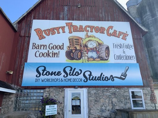 RUSTY TRACTOR -DOOR COUNTY - BREAKFAST BARN - Updated July 2024 - 104 ...