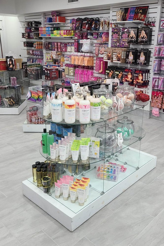 STAG SHOP - Updated May 2025 - 14 Photos - 2311 Yonge St, Toronto ...