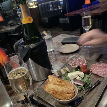 FROG & SLIM - Updated March 2025 - 1043 Photos & 529 Reviews - 1420 ...