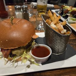 KIN WINDSOR - Updated October 2025 - 900 Photos & 901 Reviews - 740 ...