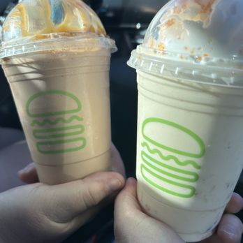 SHAKE SHACK UPTOWN PLAZA - CAMELBACK & CENTRAL - Updated November 2025 ...