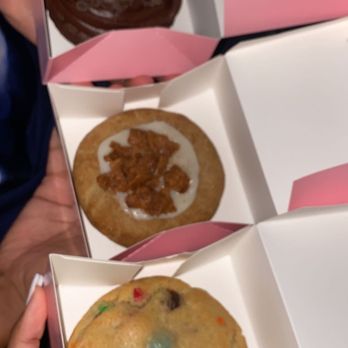 CRUMBL - NORTH NAPERVILLE - Updated January 2026 - 63 Photos & 85 ...