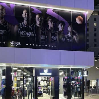 LIDS - KINGS LOCKER ROOM - Updated August 2025 - 405 K St, Sacramento ...