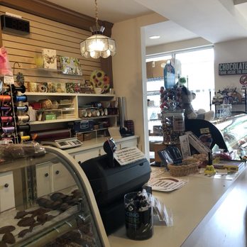 CHOCOLATE SMILES CANDY FACTORY & GIFT SHOPPE - Updated March 2025 - 36 ...