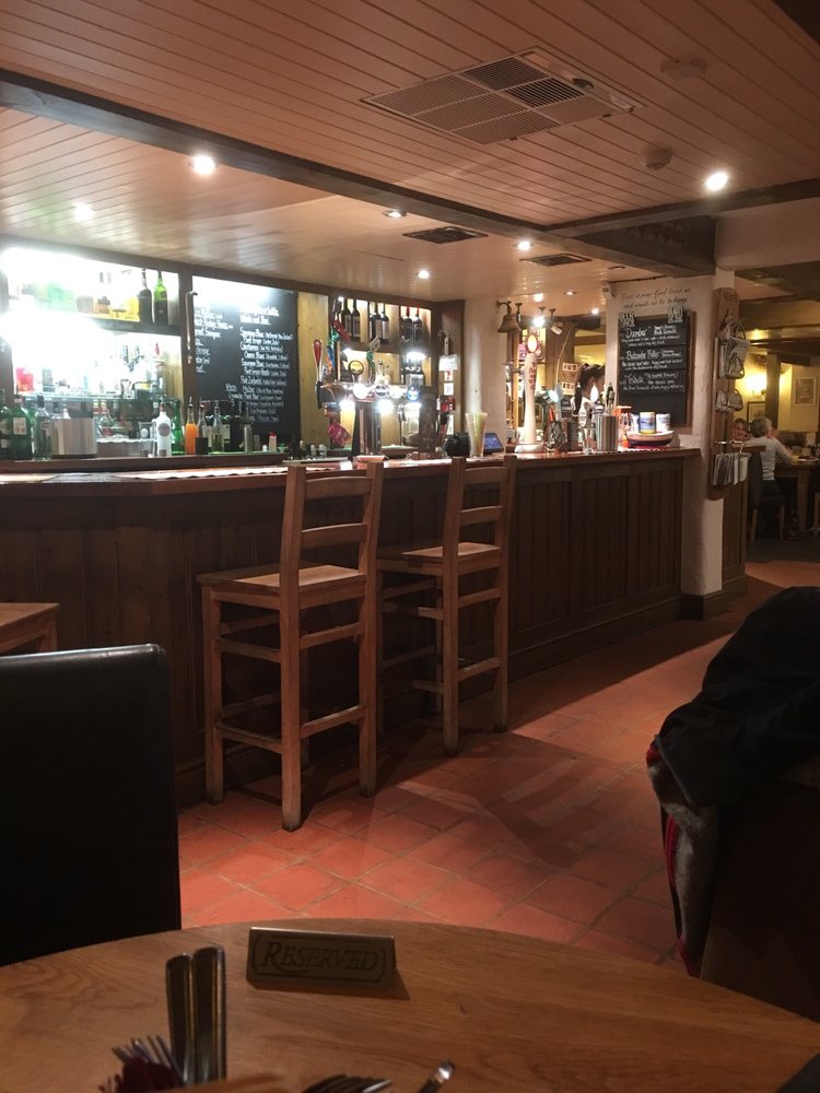 THE WALNUT TREE - Updated December 2024 - Shaftesbury Road, Warminster ...