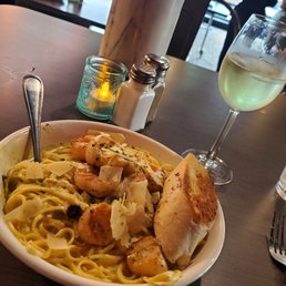 STATION 101 PUB & KITCHEN - Updated December 2025 - 307 Photos & 405 ...