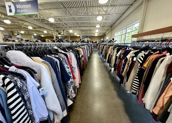 GOODWILL - Updated December 2025 - 15 Photos & 11 Reviews - 3 Urbano ...