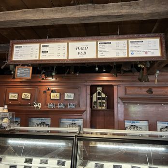 HALO PUB - Updated October 2025 - 299 Photos & 537 Reviews - 9 Hulfish ...