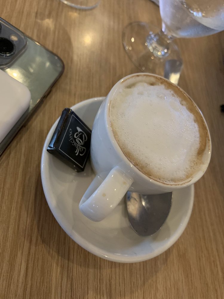 CAFFUCCINO - Updated August 2024 - 19 photos & 23 avis - 219 Rue ...