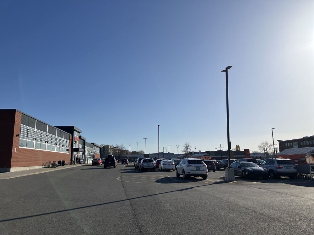 METRO PLUS - Updated May 2026 - 1280 Avenue Beaumont, Mont-Royal ...