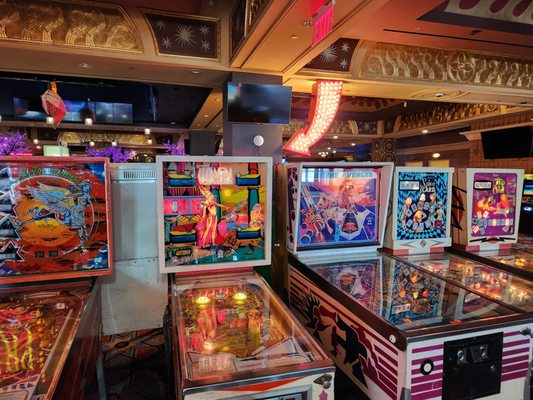 LUCKY SNAKE ARCADE & SPORTS BAR AT SHOWBOAT - 76 Photos & 55 Reviews ...
