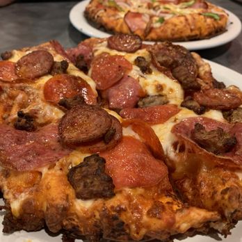 ROUND TABLE CLUBHOUSE - Updated January 2026 - 209 Photos & 234 Reviews ...