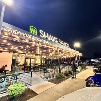 SHAKE SHACK MENLO PARK - Updated October 2025 - 107 Photos & 27 Reviews ...