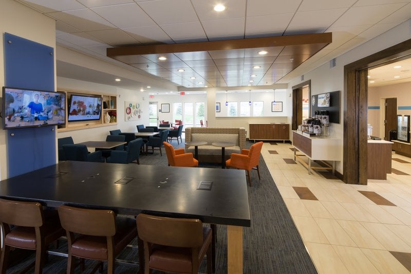 HOLIDAY INN EXPRESS & SUITES ALPENA - DOWNTOWN - Updated August 2024 ...