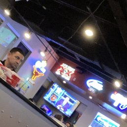 PLUCKERS WING BAR - Updated April 2025 - 402 Photos & 905 Reviews ...