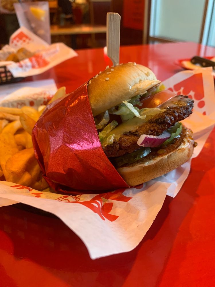 RED ROBIN GOURMET BURGERS AND BREWS - 52 Photos & 63 Reviews - 111 ...