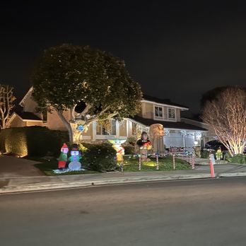 BREA CHRISTMAS LIGHT NEIGHBORHOOD - Updated December 2025 - 1407 Photos ...