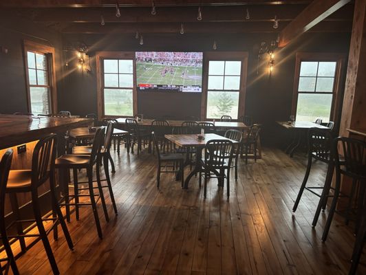 LUCKY DOG MUSIC HALL & BAR - Updated October 2025 - 38 Photos & 19 ...