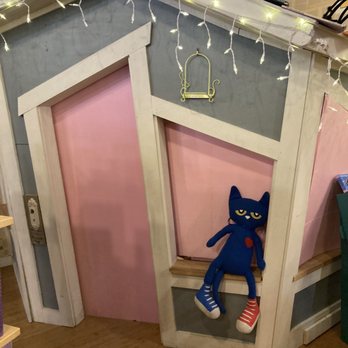 THIS IS A BOOKSTORE & BOOKBUG - Updated July 2024 - 192 Photos & 53 ...