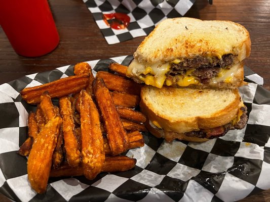 OLD DOMINION DOGGERY & BURGER SHOPPE - Updated December 2025 - 110 ...