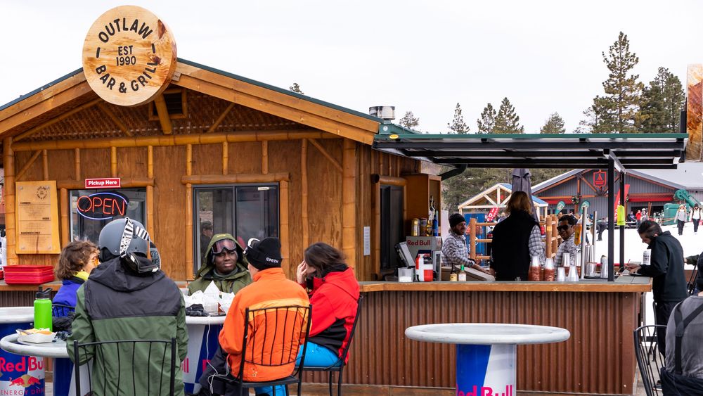 OUTLAW BAR & SMOKEHOUSE - TEMP. CLOSED - Updated September 2024 - 43101 ...