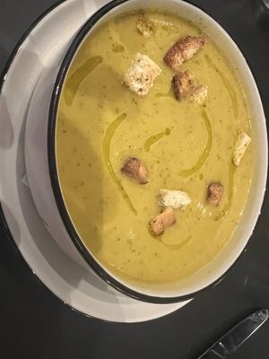 LE 1881 - Updated December 2025 - 15 Photos - 2070 Rue Peel, Montréal ...