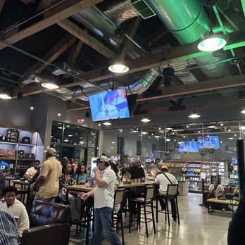 CIGARS INTERNATIONAL - Updated January 2026 - 37 Photos & 22 Reviews ...