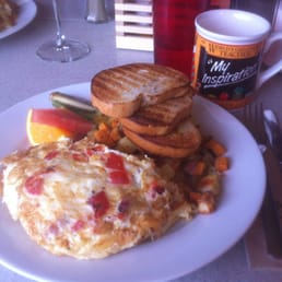 DINER DELUXE - 202 Photos & 250 Reviews - 804 Edmonton Trl NE, Calgary ...