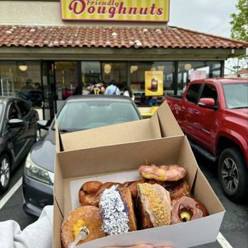 FRIENDLY DONUTS - Updated August 2024 - 2915 Photos & 1557 Reviews ...