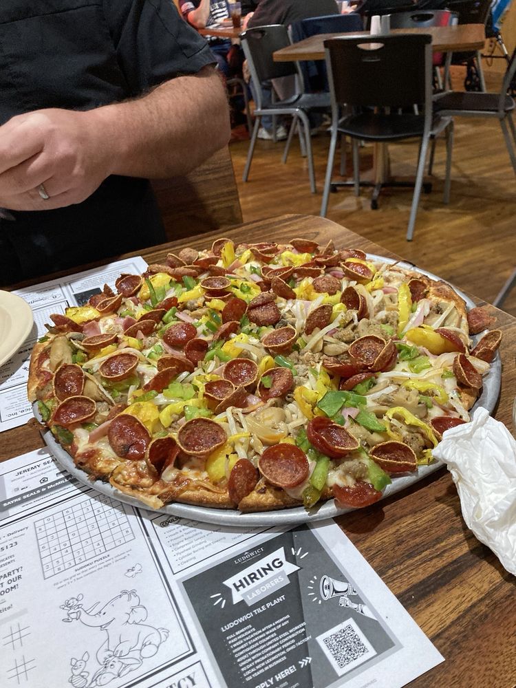 PIZZA PLACE & RESTAURANT - Updated January 2026 - 23 Reviews - 100 W ...