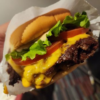 SHAKE SHACK WESTFIELD OAKRIDGE - Updated October 2025 - 130 Photos ...