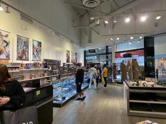 LEGENDS COMICS & GAMES - 15 Photos & 15 Reviews - 447 Great Mall Dr ...