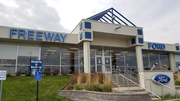 FREEWAY FORD - Updated November 2025 - 29 Photos - 105 Reviews - 9700 ...