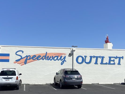SPEEDWAY OUTLET - Updated December 2025 - 13 Photos & 90 Reviews - 5421 ...