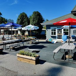 YOUNG HARRIS WING HOUSE - Updated July 2025 - 76 Photos & 77 Reviews ...