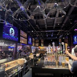 PUTTSHACK - EDINA - Updated January 2025 - 504 Photos & 29 Reviews ...