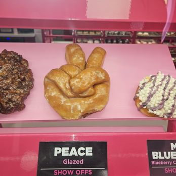 PINKBOX DOUGHNUTS - Updated August 2025 - 135 Photos & 52 Reviews - 800 ...