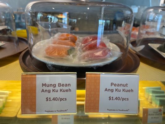 HARRIANNS NONYA TABLE - 1 Harbourfront Ave, Singapore, Singapore ...