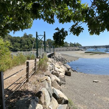 WIGGLY BRIDGE - Updated January 2026 - 93 Photos & 26 Reviews - 30 ...