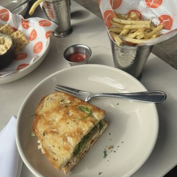 RELISH RESTAURANT & BAR - Updated January 2026 - 628 Photos & 325 ...