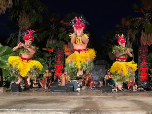 CHIEF’S LUAU - Updated July 2025 - 2042 Photos & 1438 Reviews - 400 ...