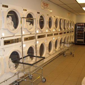 COLONIAL VILLAGE LAUNDROMAT - Updated January 2026 - 25 Reviews - 40 ...