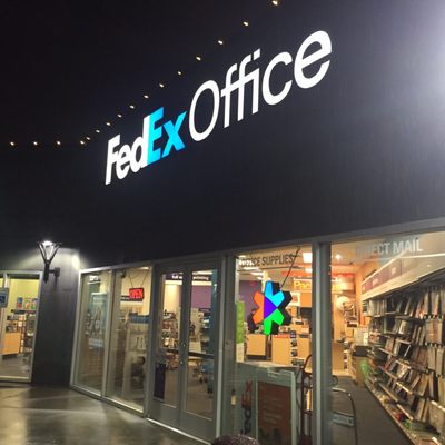 FEDEX OFFICE PRINT & SHIP CENTER - Updated December 2025 - 37 Photos ...
