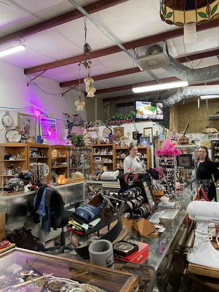 NEW 2 YOU - 432 W J St, Tehachapi, California - Thrift Stores - Phone ...