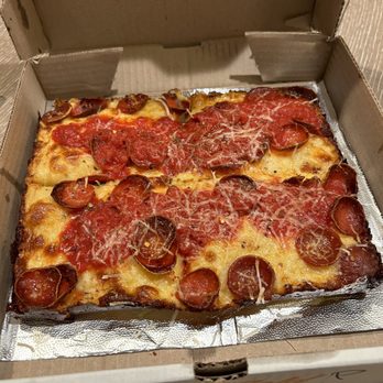 GOLD TOOTH TONY’S DETROIT PIZZA - Updated June 2024 - 76 Photos & 113 ...