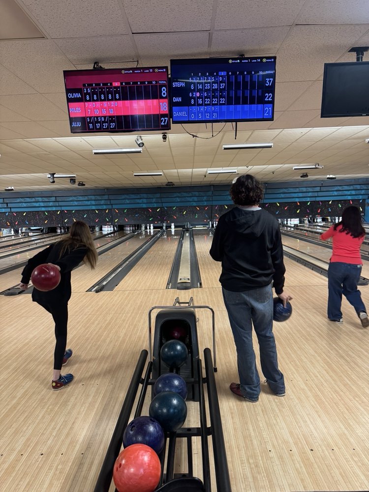 EDWARDS BOWLING CENTER - Updated September 2025 - 15 Reviews - 850822 ...