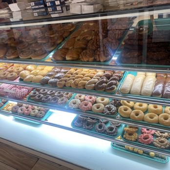 S&L DONUTS - Updated October 2025 - 31 Photos & 25 Reviews - 1011 S ...