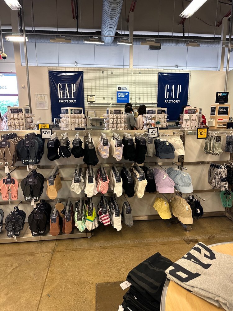 GAP FACTORY - Updated September 2024 - 16 Photos - 1000 Tanger Dr ...