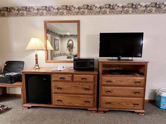 DUTCH HOST INN - Updated October 2025 - 21 Photos & 19 Reviews - 1021 ...